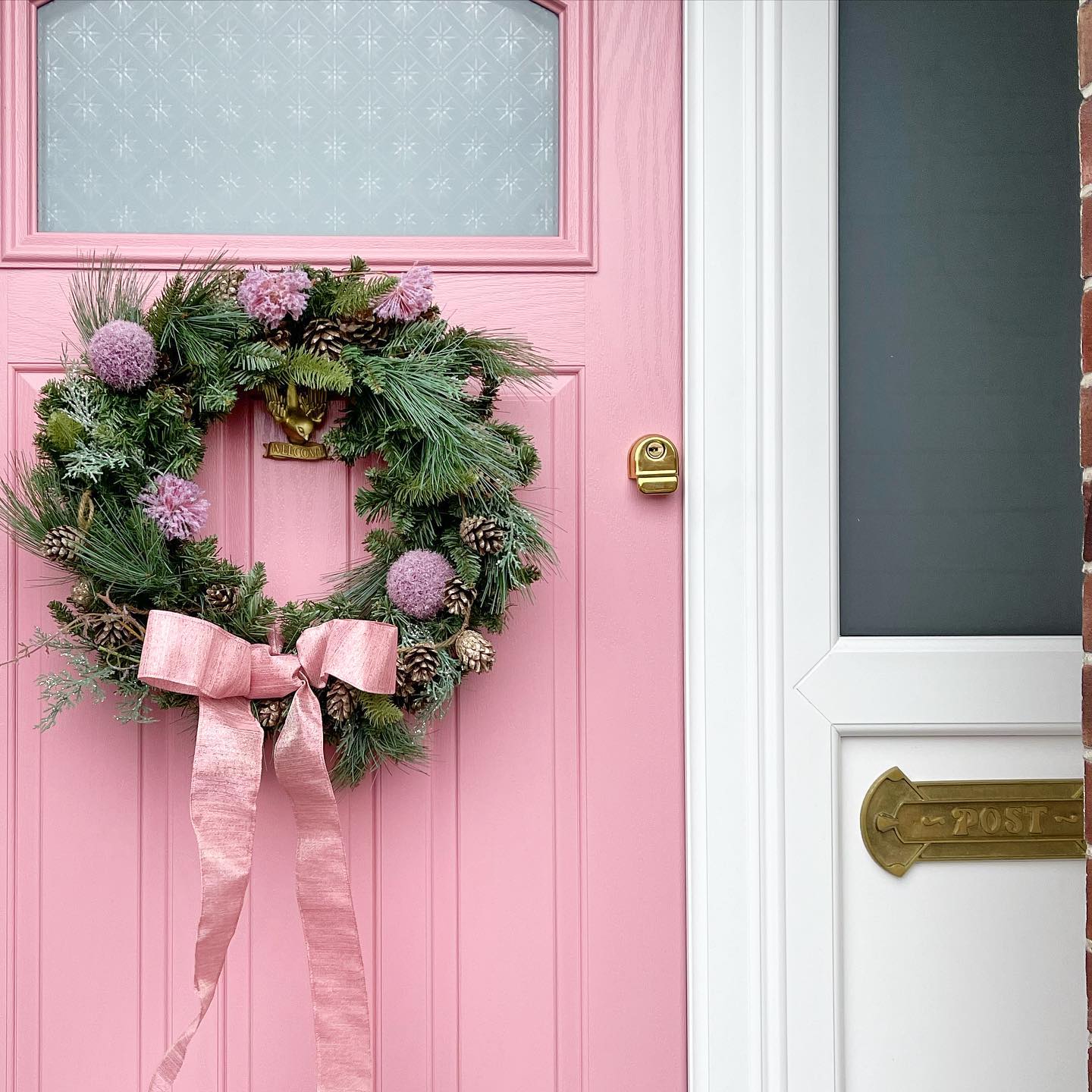 37 Christmas Door Decorations That Will Make Your Home the Most Festive ...