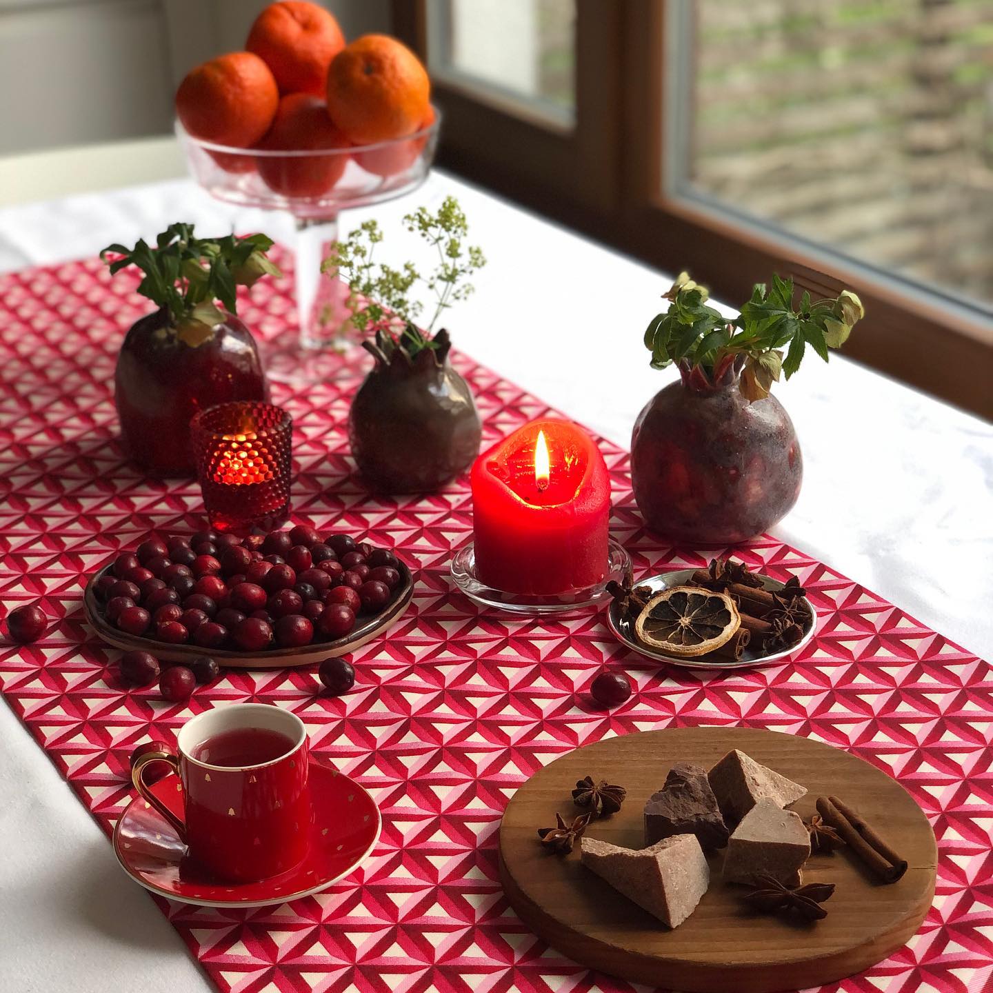 26 Christmas Table Runner Ideas to Transform Your Holiday Table into a ...