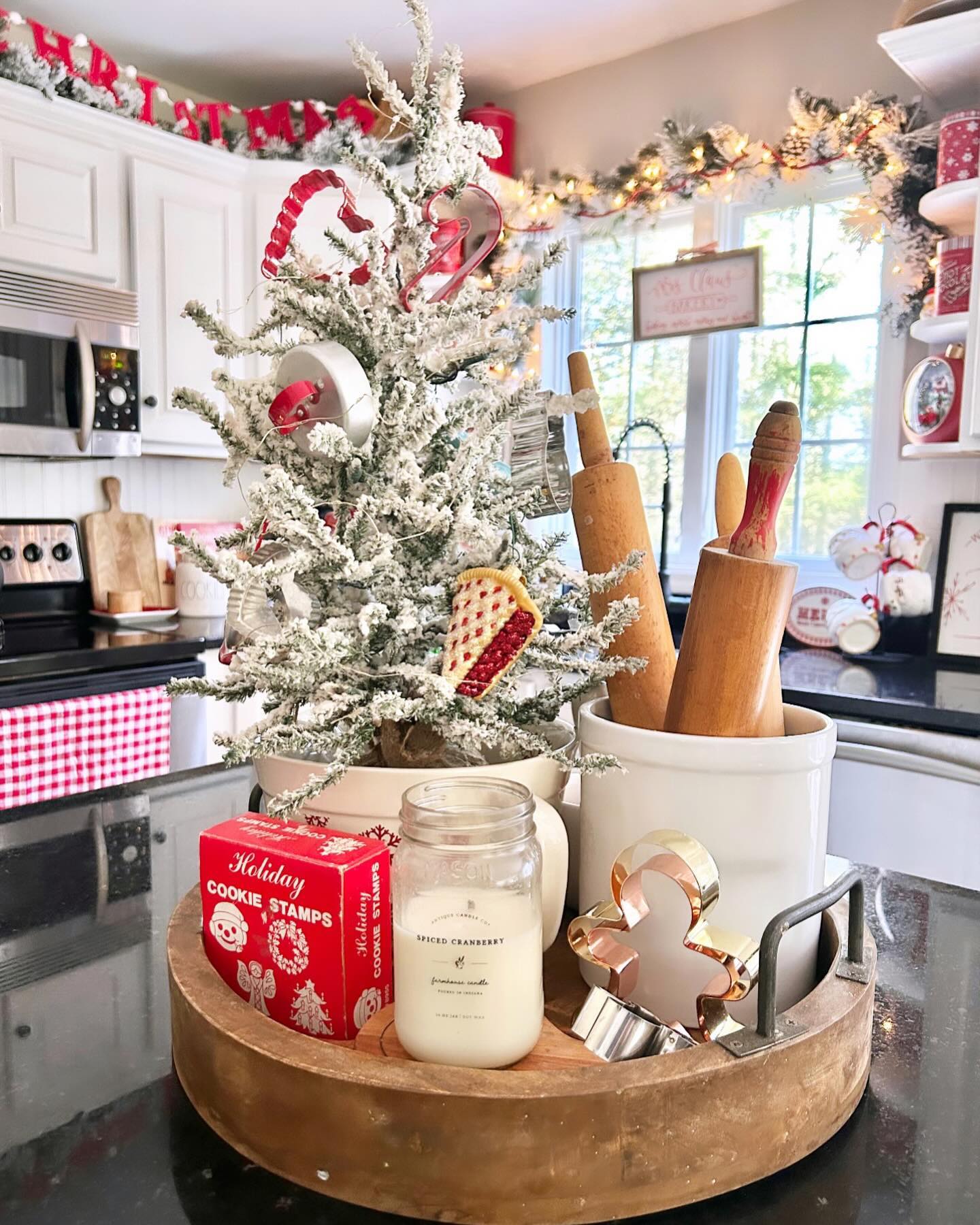 34 Christmas Kitchen Decor Ideas to Transform Your Space into a Festive ...