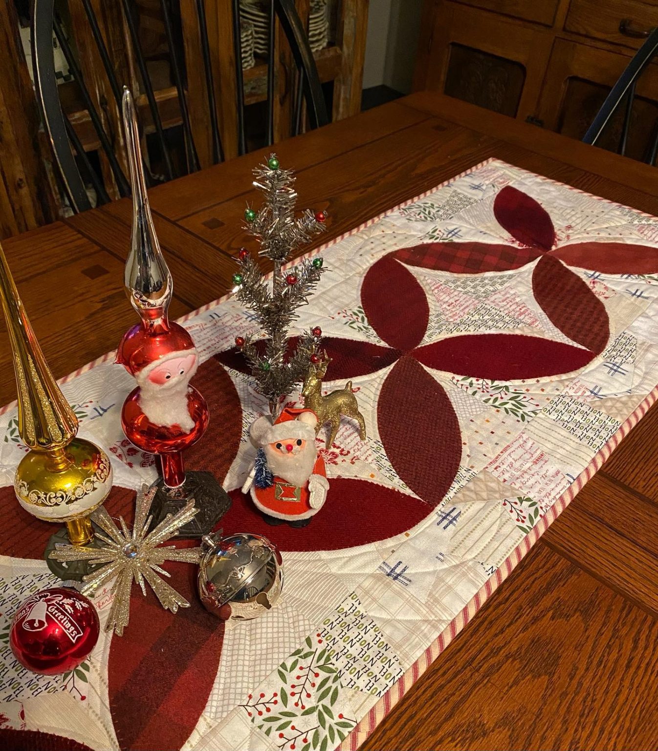 26 Christmas Table Runner Ideas to Transform Your Holiday Table into a ...