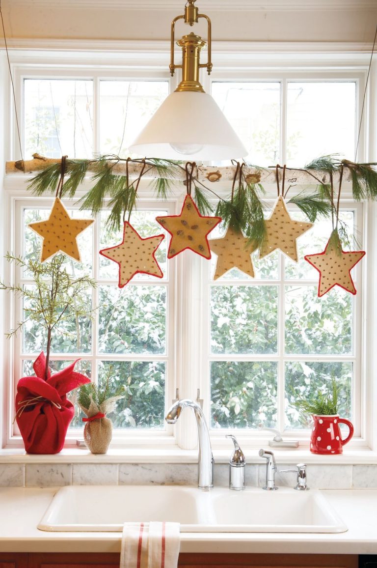 22 Christmas Window Decor Ideas to Make Your Home Shine This Holiday ...