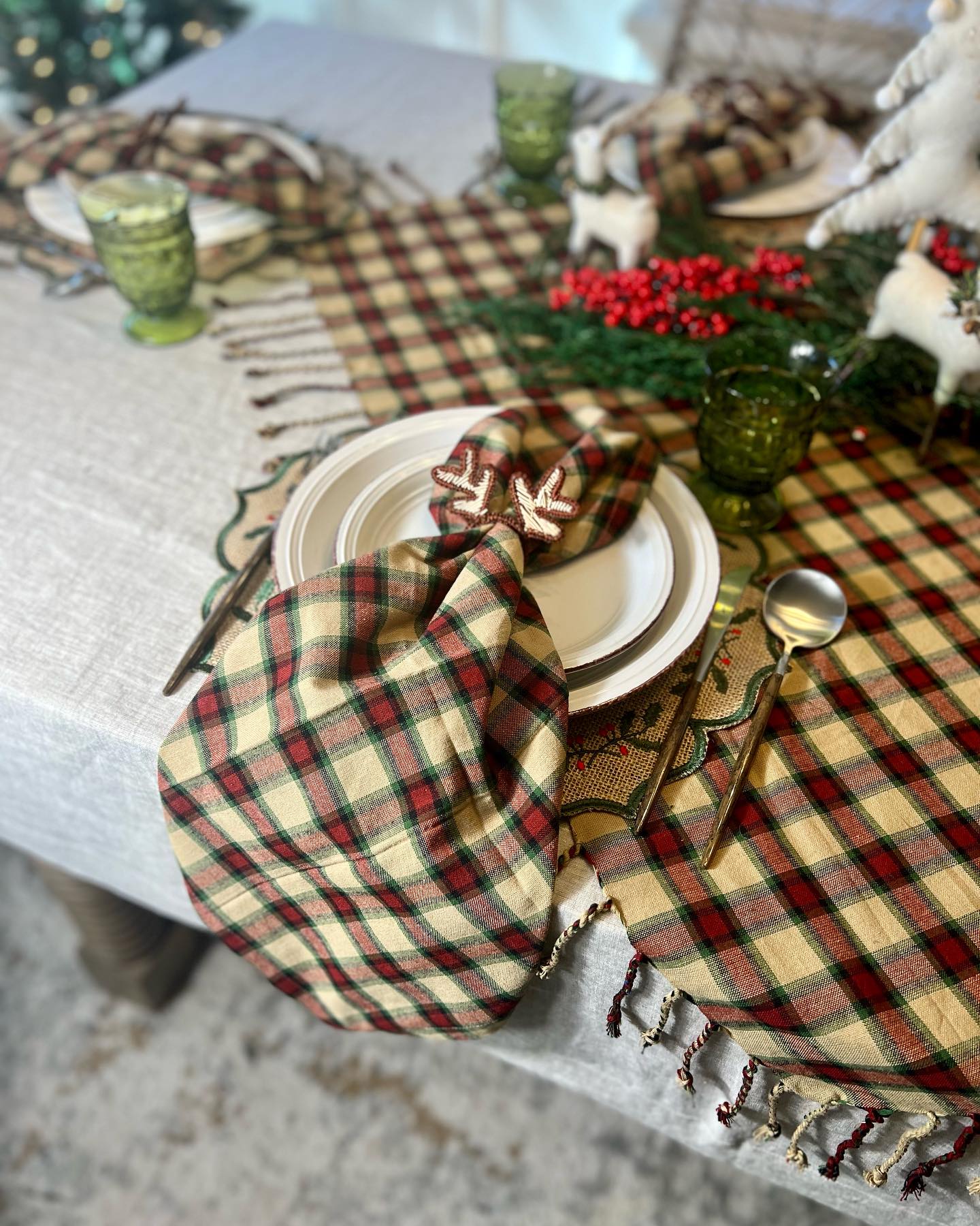 33 Christmas Table Decor Ideas for 2025: Elegant, Festive, and DIY ...