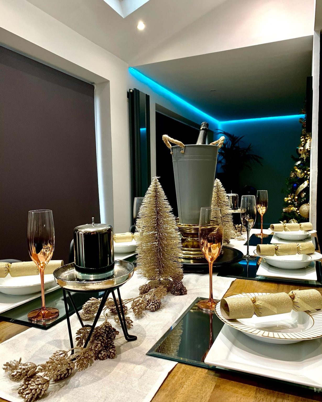 26 Christmas Table Runner Ideas to Transform Your Holiday Table into a ...