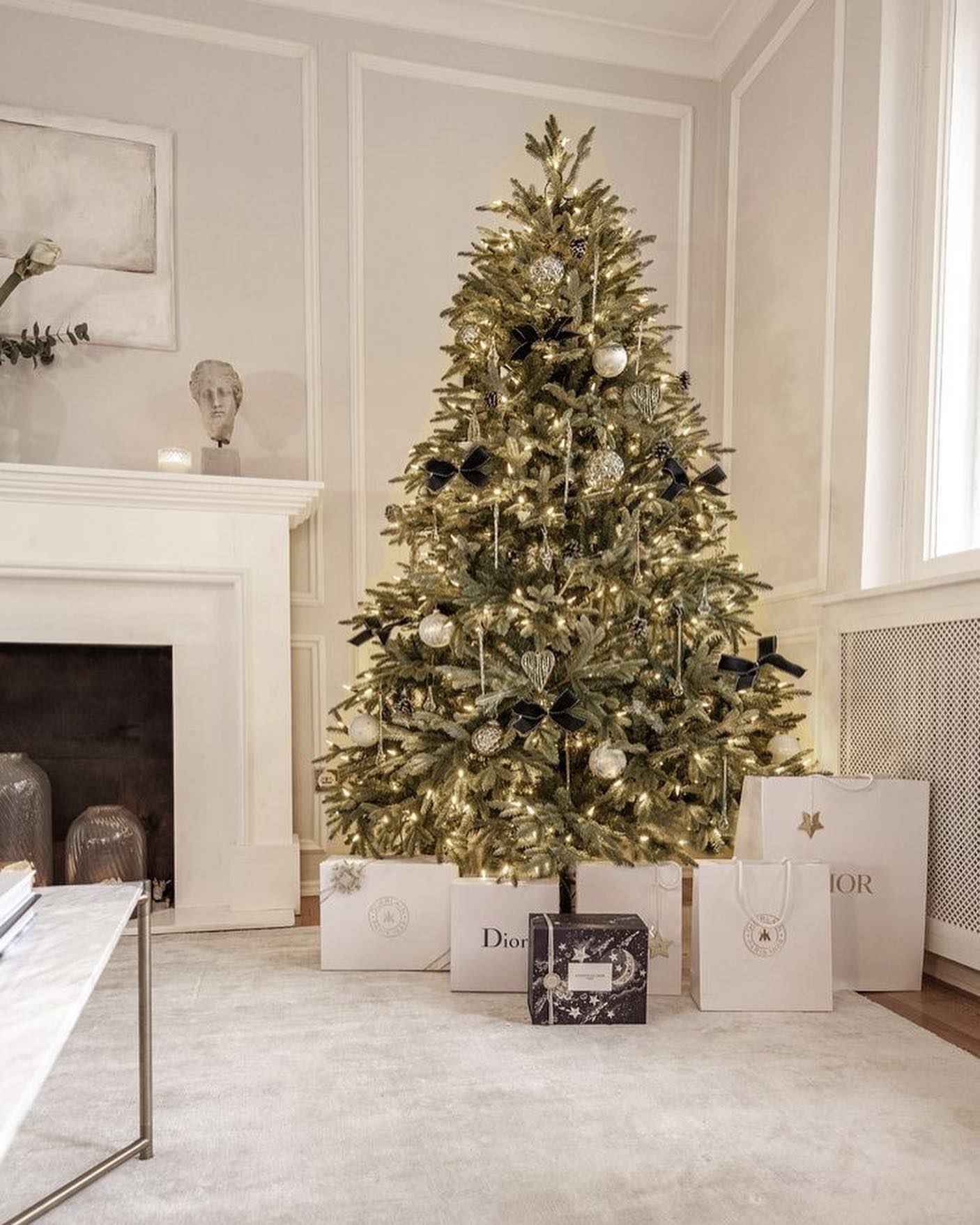 32 Christmas Tree Ideas: Classy, Fun, and Modern Decorations for a ...