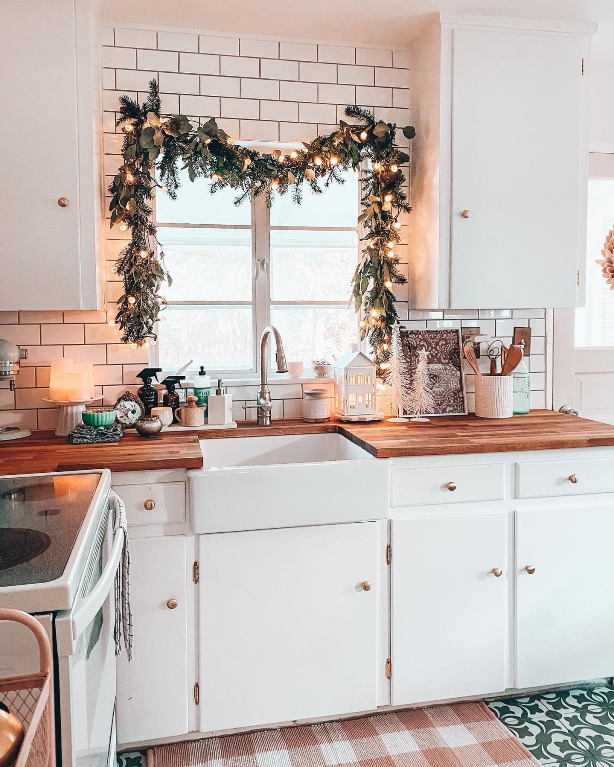 28 Christmas Garland Ideas for Stunning Holiday Decor – Staircase ...