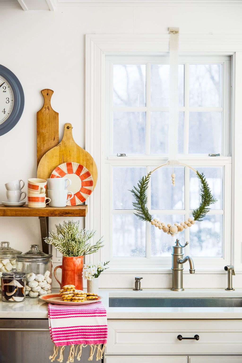 22 Christmas Window Decor Ideas to Make Your Home Shine This Holiday ...