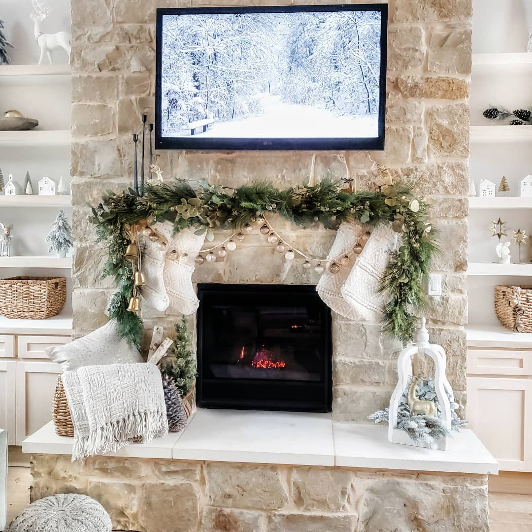 28 Winter Fireplace Decor Ideas to Create a Cozy, Festive, and Inviting ...