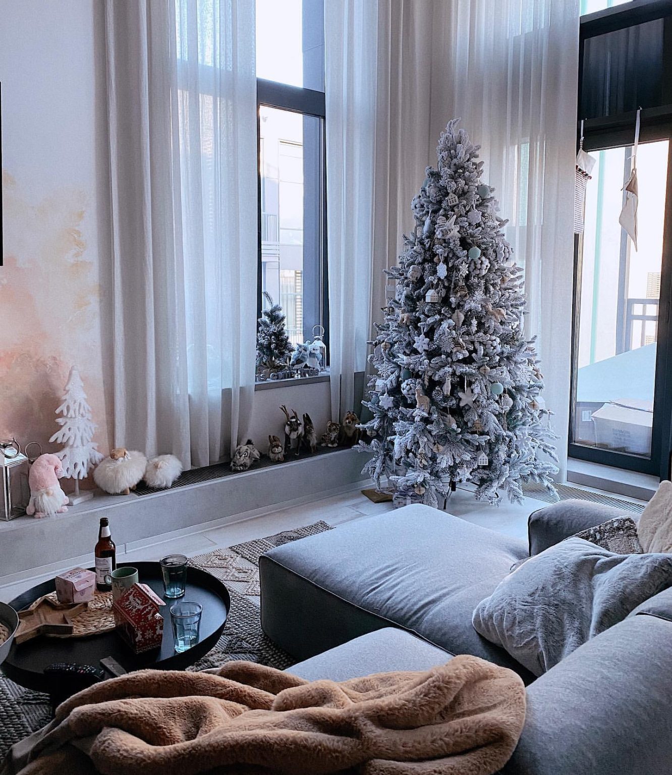 25 Apartment Christmas Decor Ideas for a Cozy and Stylish Holiday ...