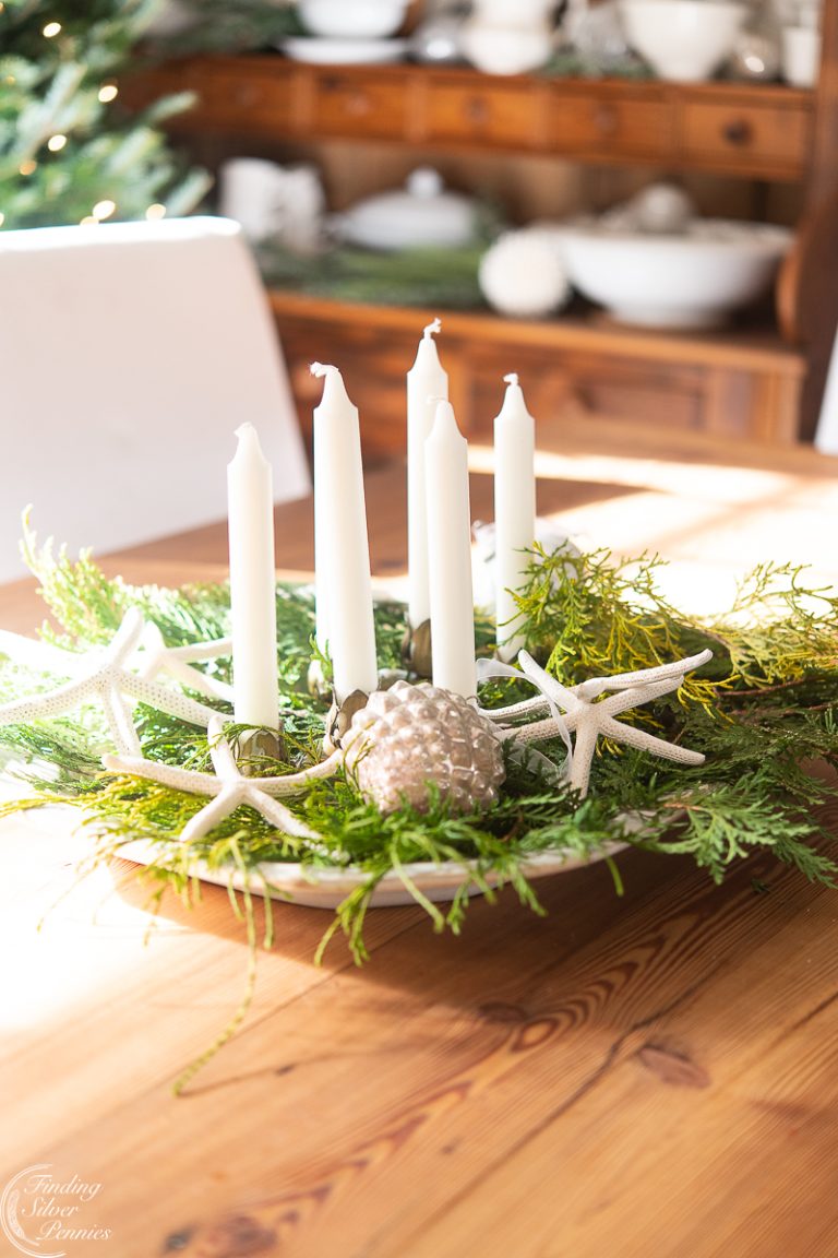 24 Christmas Centerpiece Ideas to Create a Magical Table Setting ...