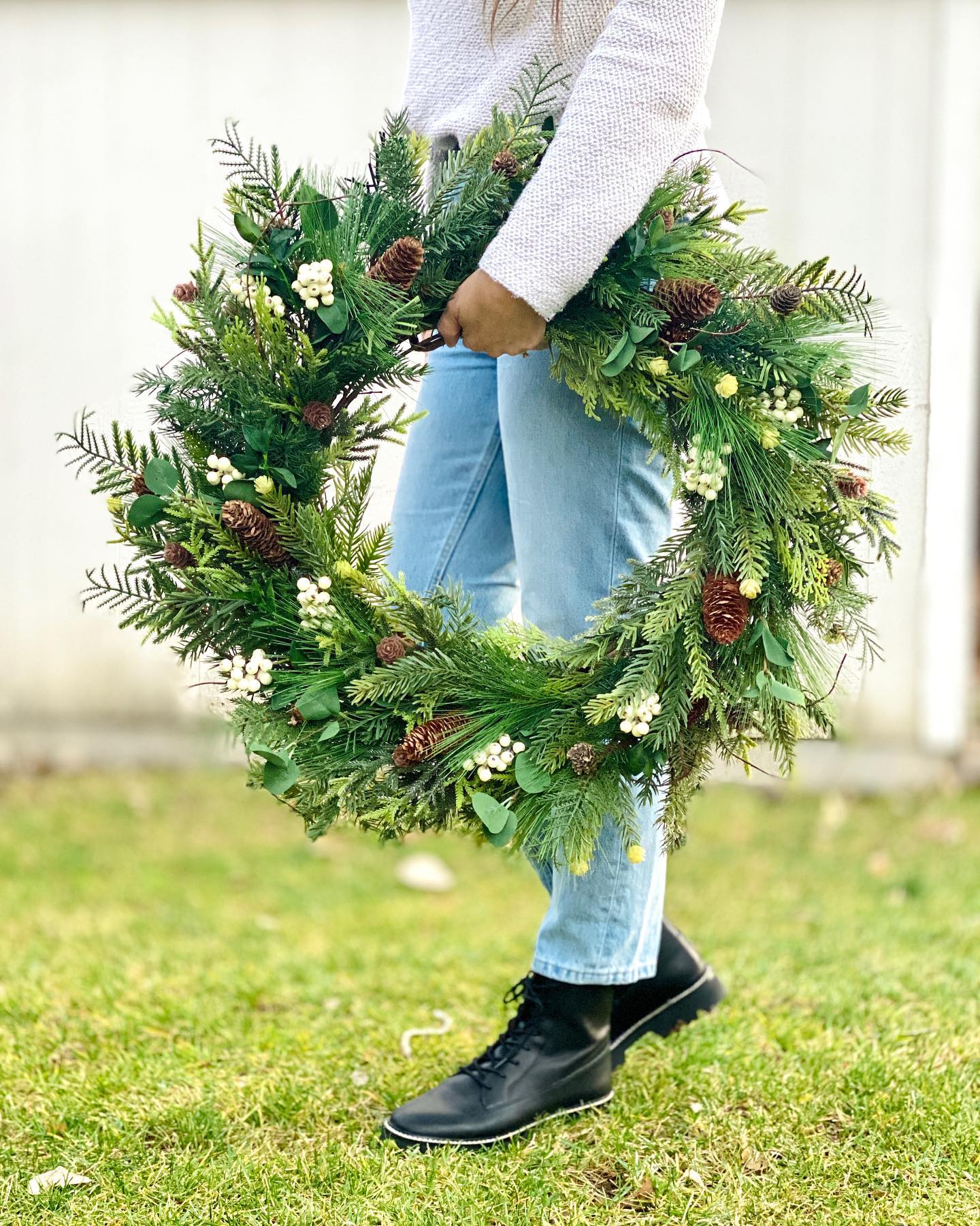 31 Winter Wreath Ideas to Transform Your Front Door into a Holiday ...