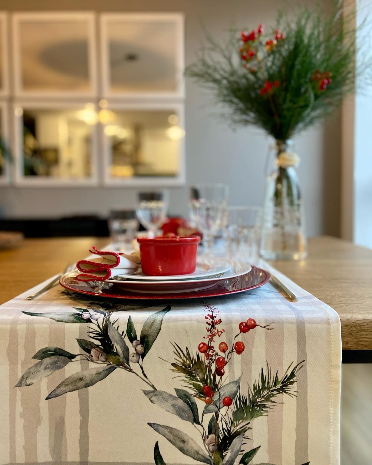 26 Christmas Table Runner Ideas to Transform Your Holiday Table into a ...