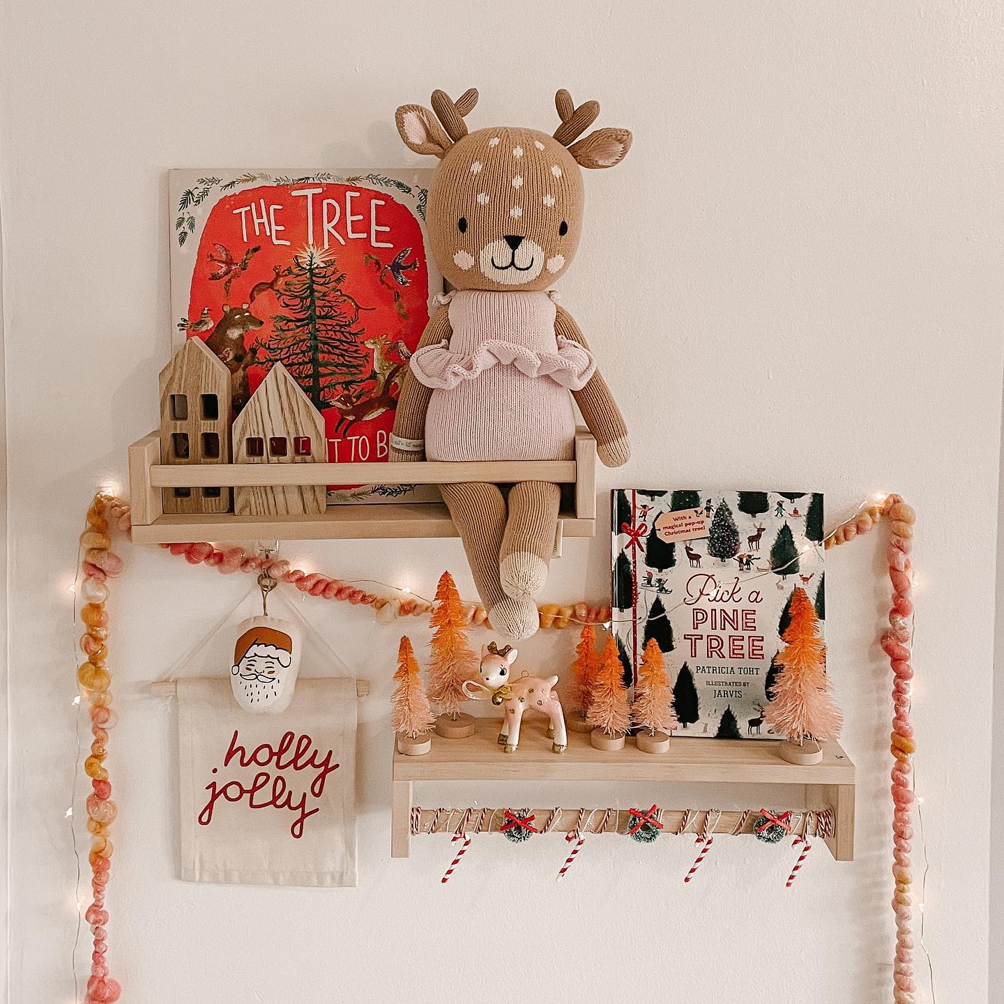 25 Christmas Shelf Decor Ideas to Transform Your Home into a Festive ...