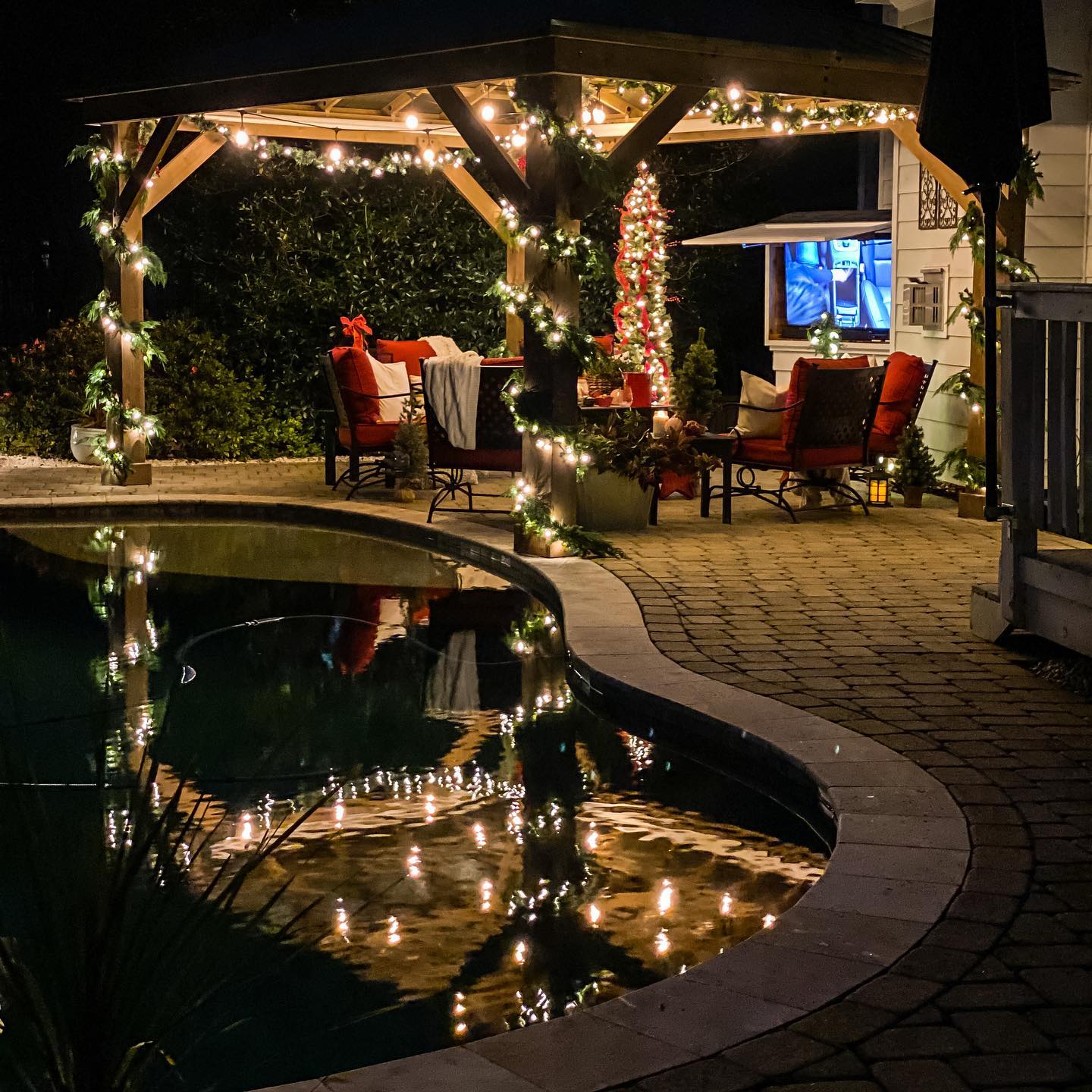 36 Outdoor Christmas Decorations That Will Transform Your Home Into a ...