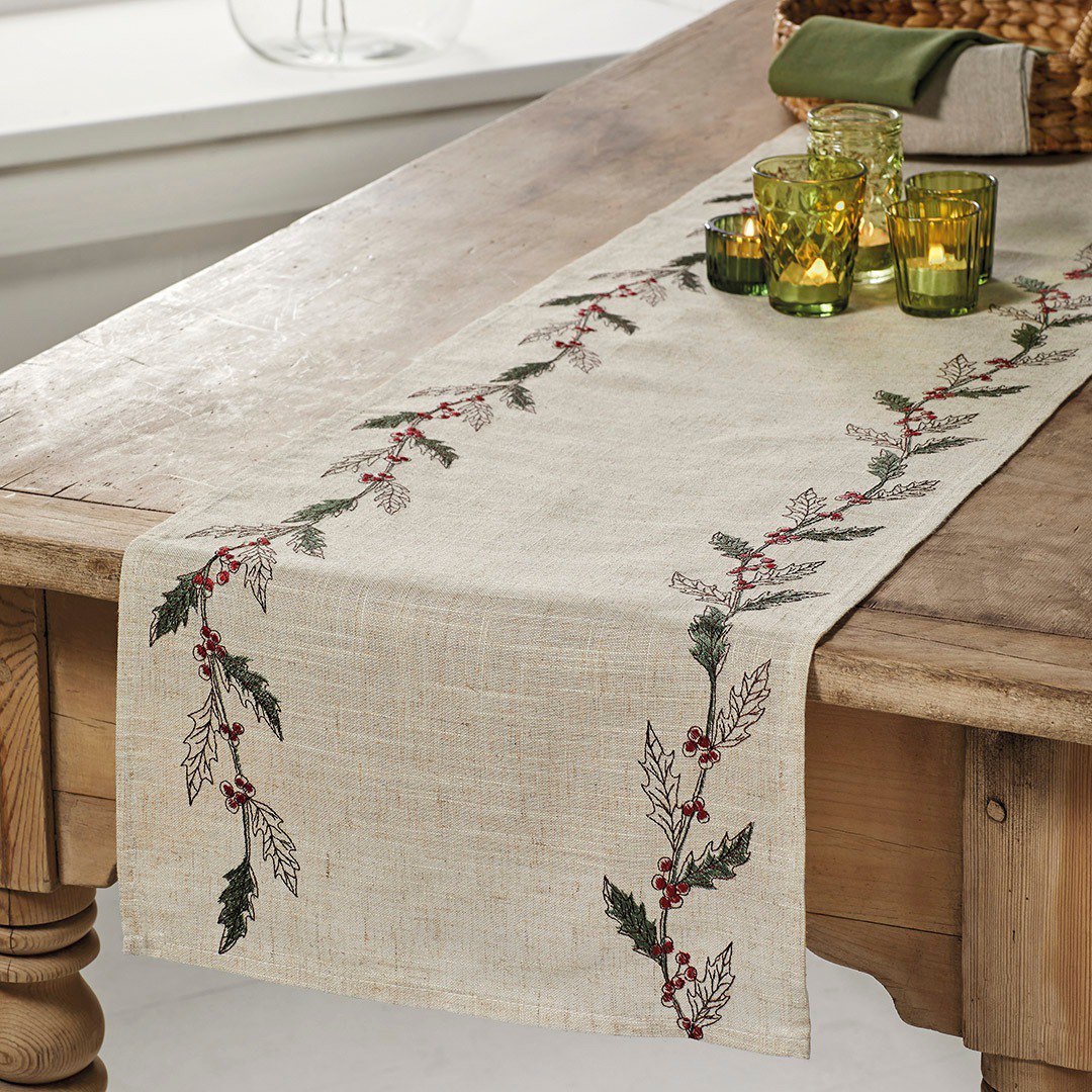 26 Christmas Table Runner Ideas to Transform Your Holiday Table into a ...