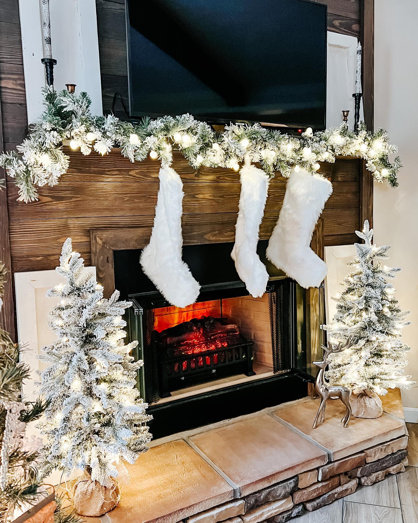 28 Winter Fireplace Decor Ideas to Create a Cozy, Festive, and Inviting ...