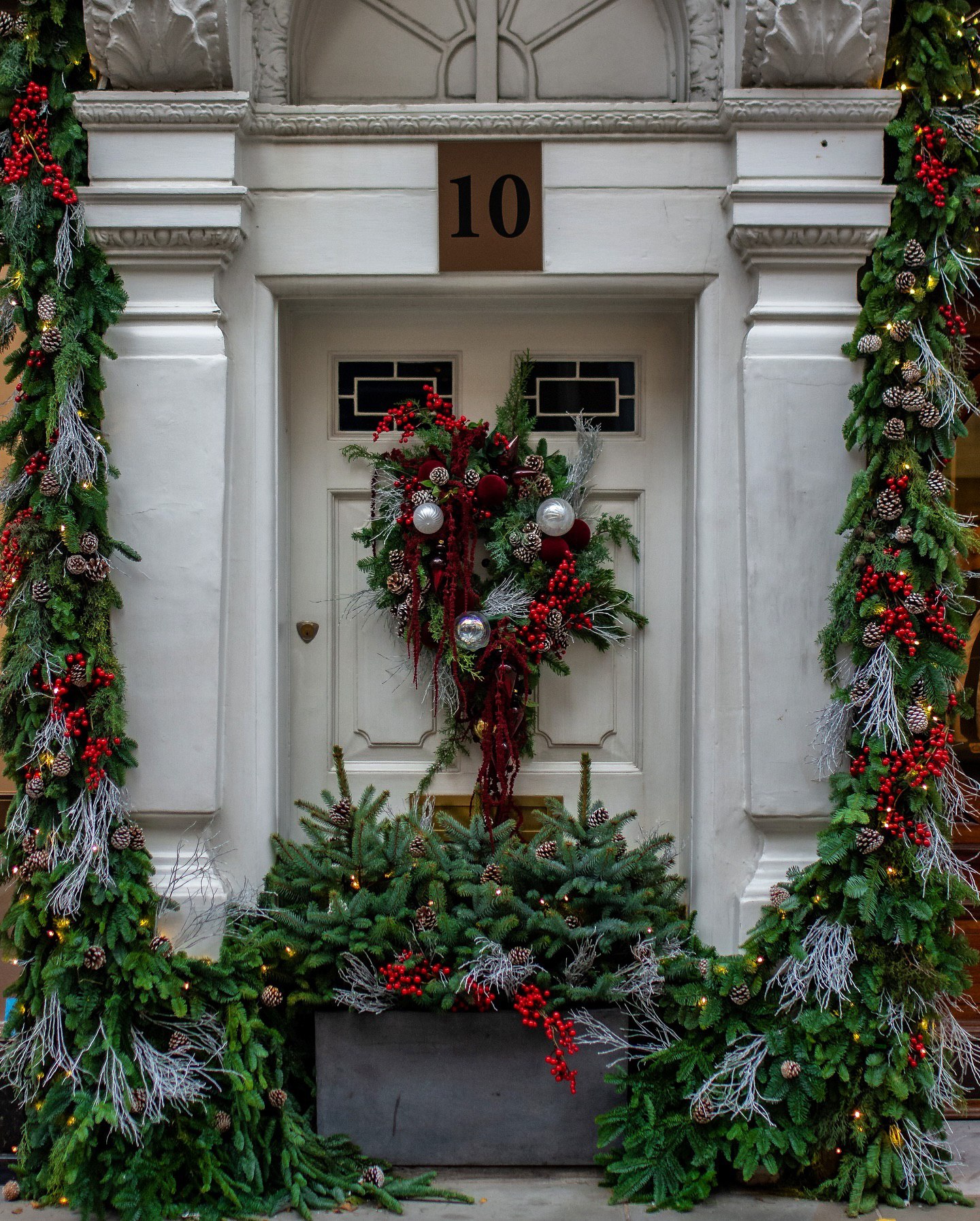 37 Christmas Door Decorations That Will Make Your Home the Most Festive ...