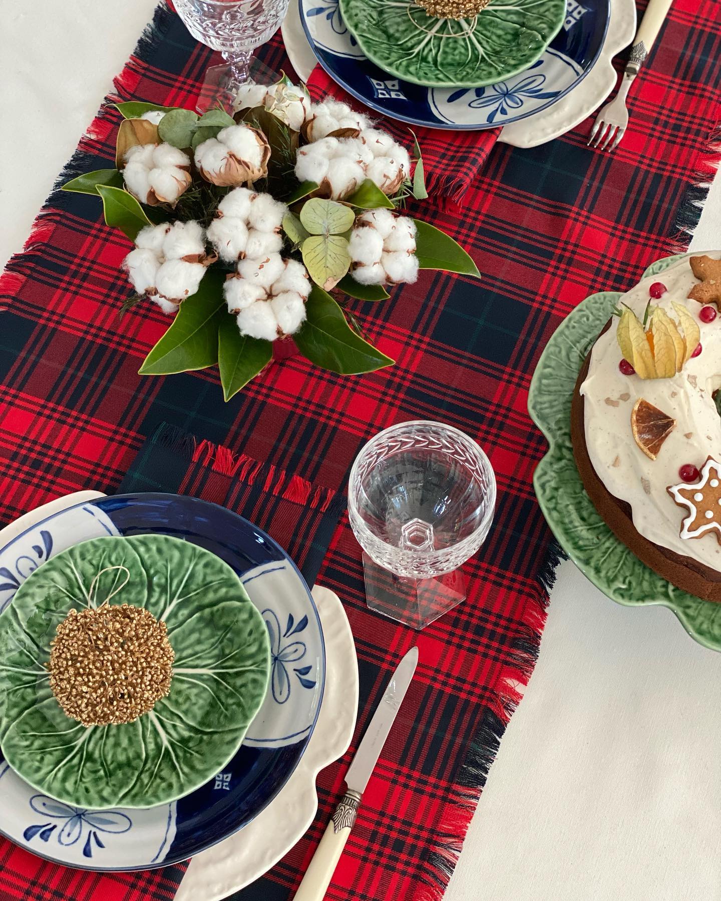 26 Christmas Table Runner Ideas to Transform Your Holiday Table into a ...