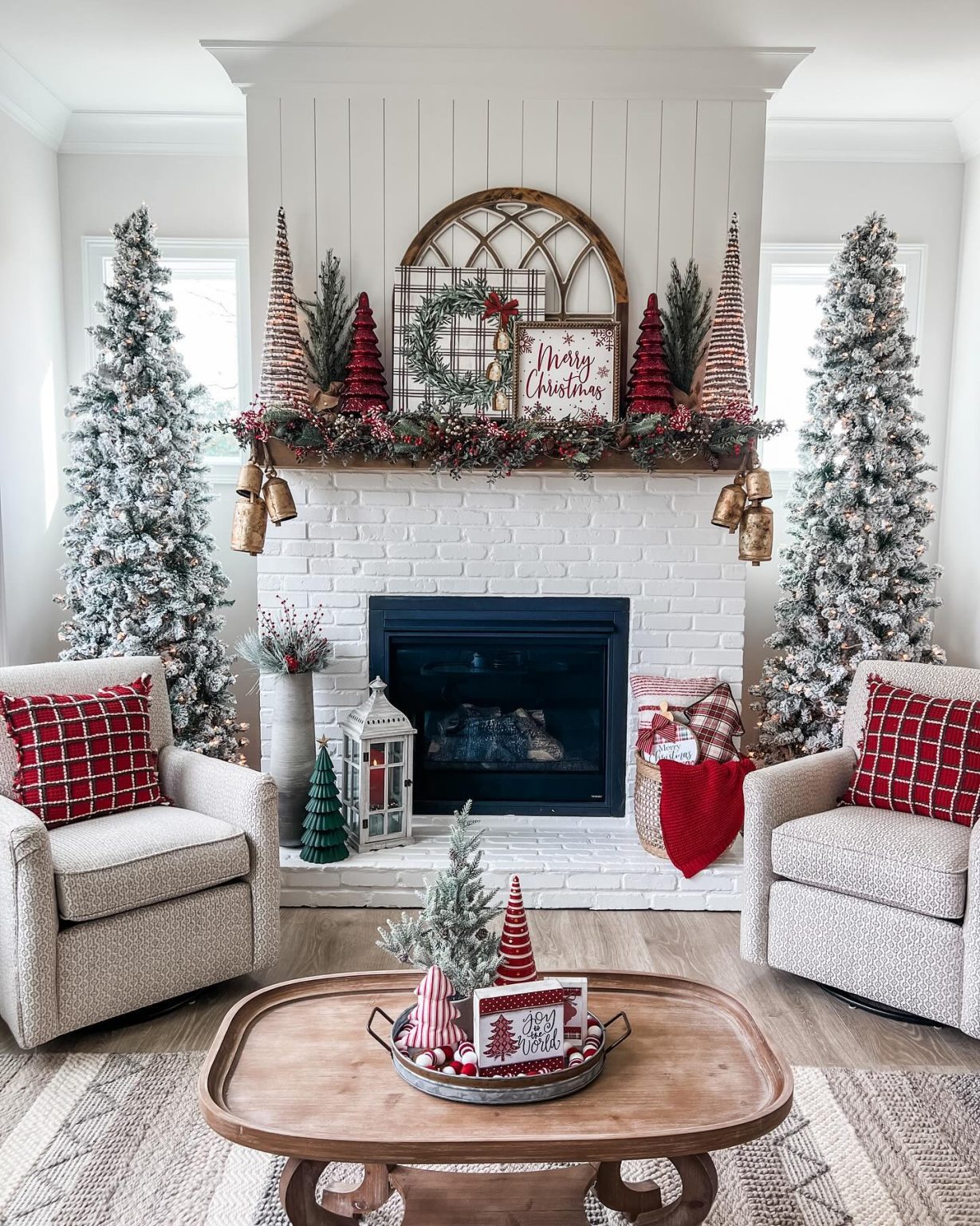 25 Apartment Christmas Decor Ideas for a Cozy and Stylish Holiday ...