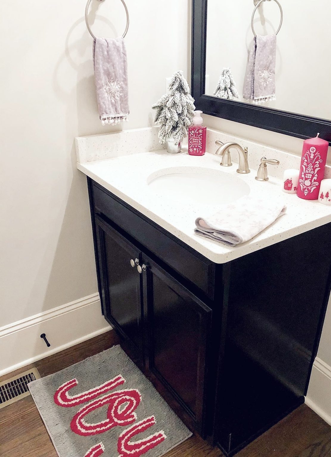 35 Christmas Bathroom Decor Ideas to Make Your Space Cozy and Festive ...