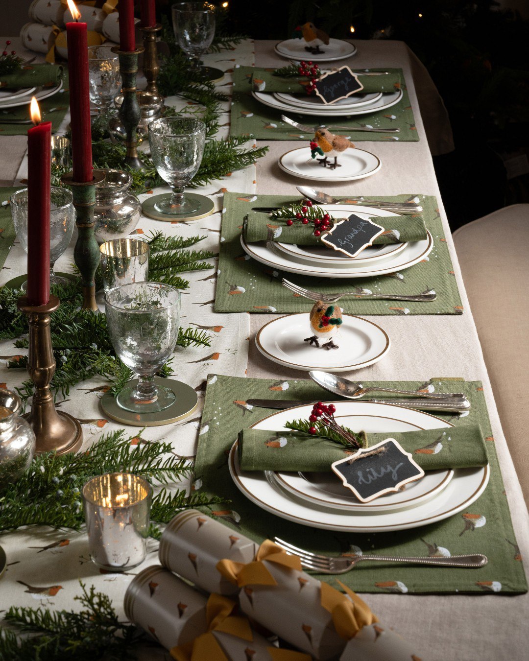 26 Christmas Table Runner Ideas to Transform Your Holiday Table into a ...
