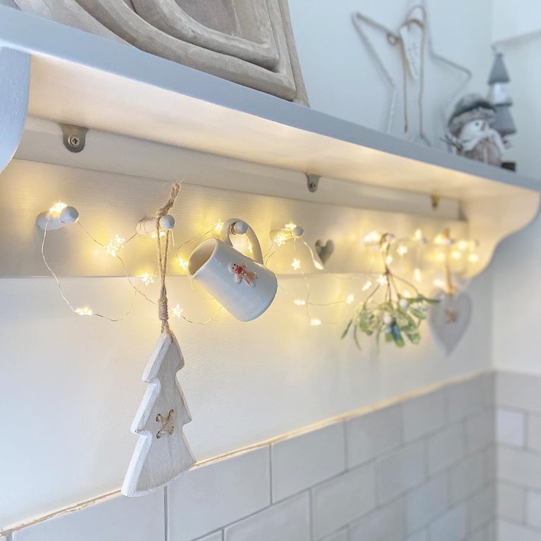 25 Christmas Shelf Decor Ideas to Transform Your Home into a Festive ...