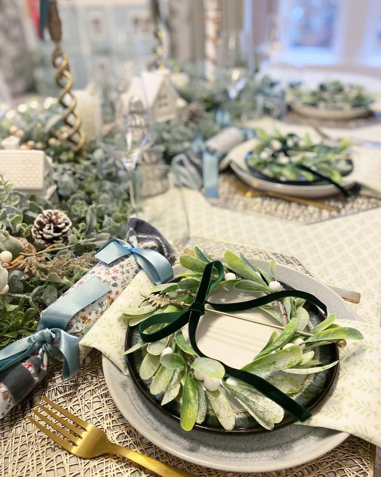 33 Christmas Table Decor Ideas for 2025: Elegant, Festive, and DIY ...