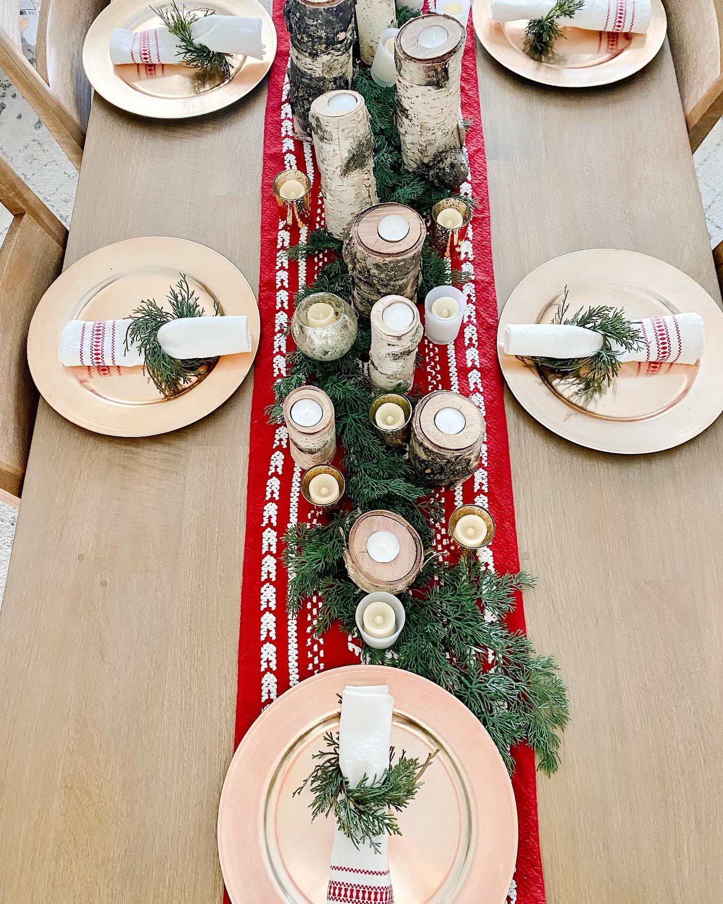 26 Christmas Table Runner Ideas to Transform Your Holiday Table into a ...