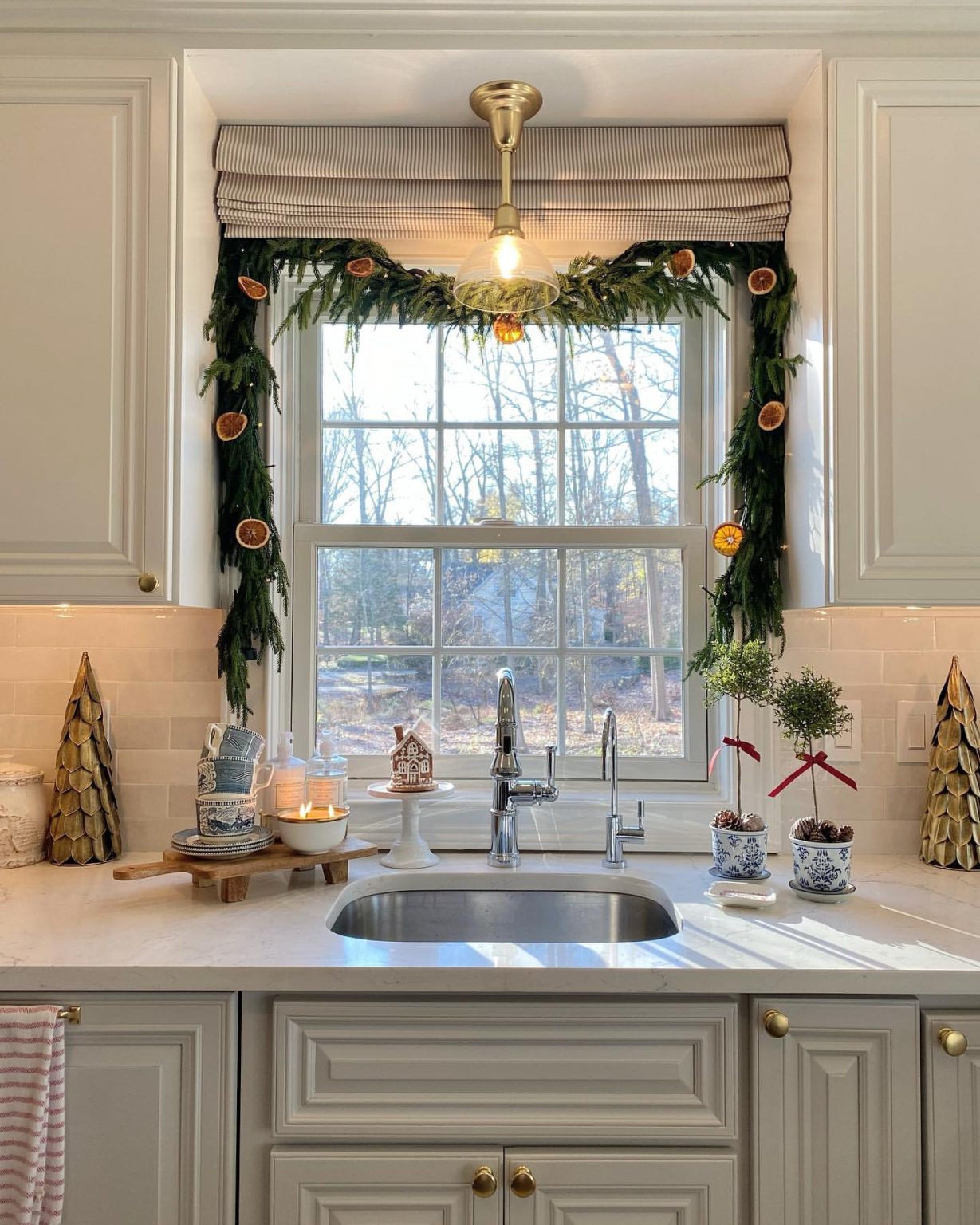 34 Christmas Kitchen Decor Ideas to Transform Your Space into a Festive ...