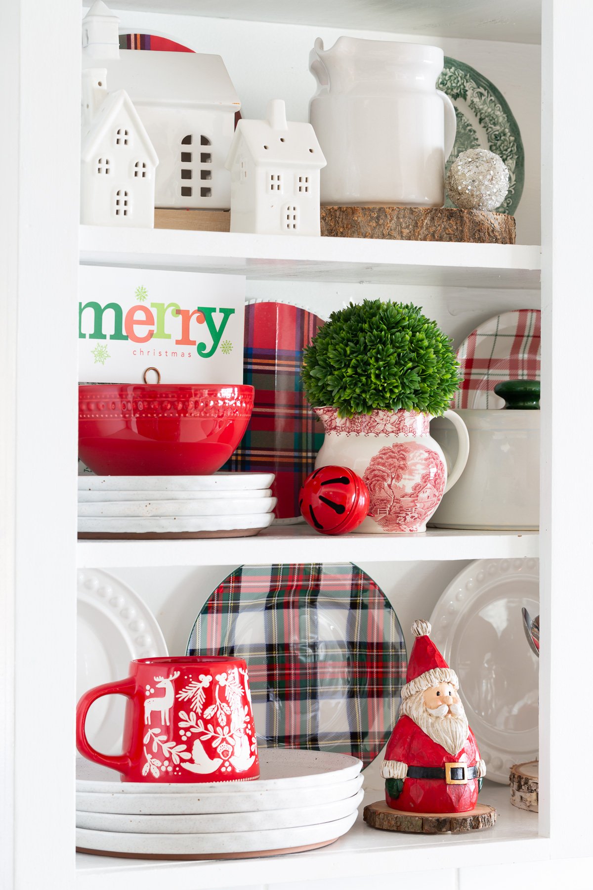 25 Christmas Shelf Decor Ideas to Transform Your Home into a Festive ...