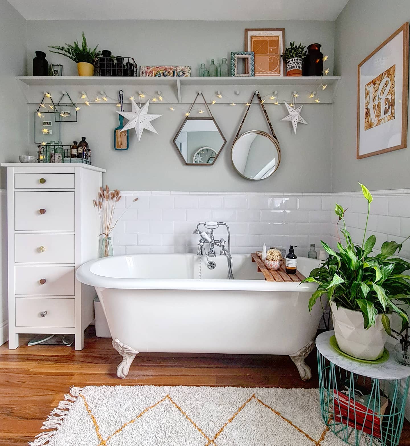 35 Christmas Bathroom Decor Ideas to Make Your Space Cozy and Festive ...