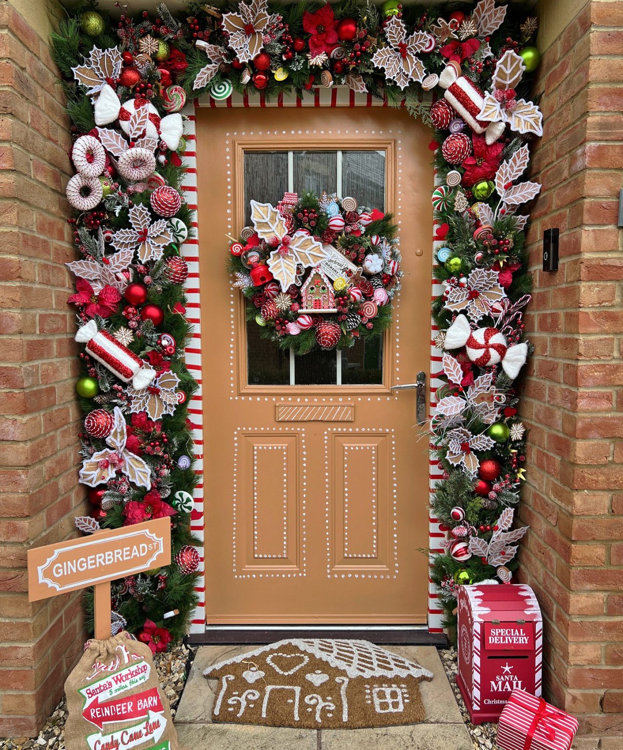 37 Christmas Door Decorations That Will Make Your Home the Most Festive ...