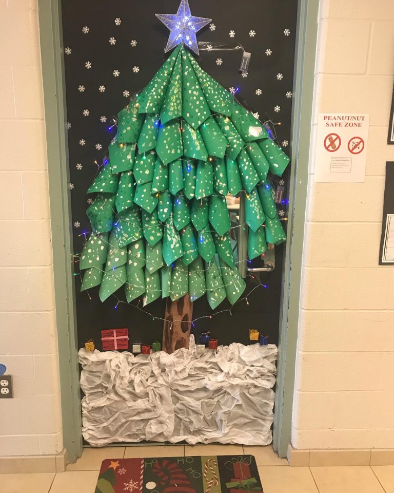 31 Christmas Classroom Door Ideas: Creative and Fun Ways to Deck the ...