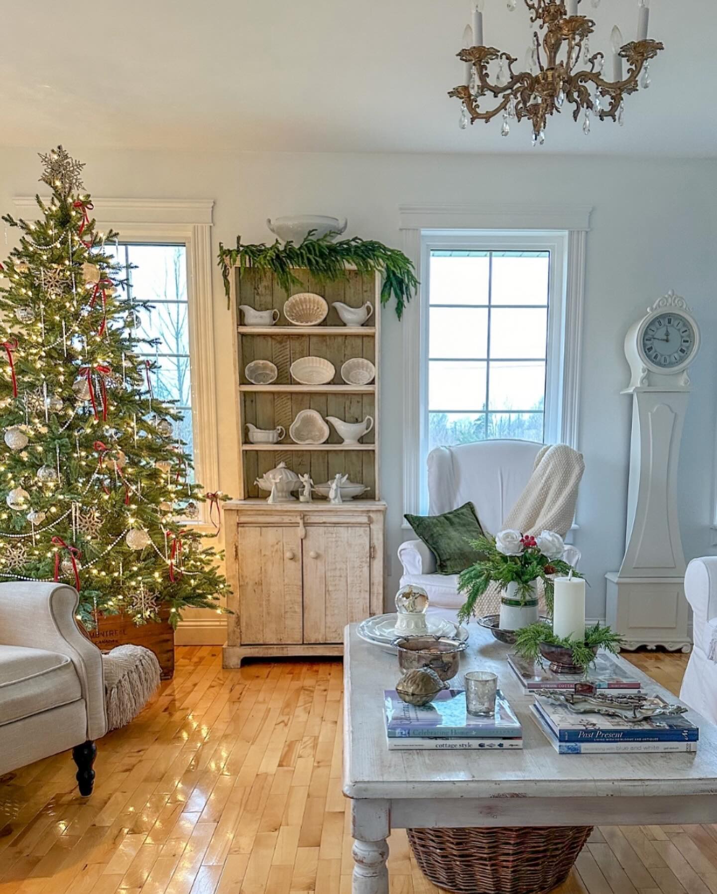 25 Apartment Christmas Decor Ideas for a Cozy and Stylish Holiday ...