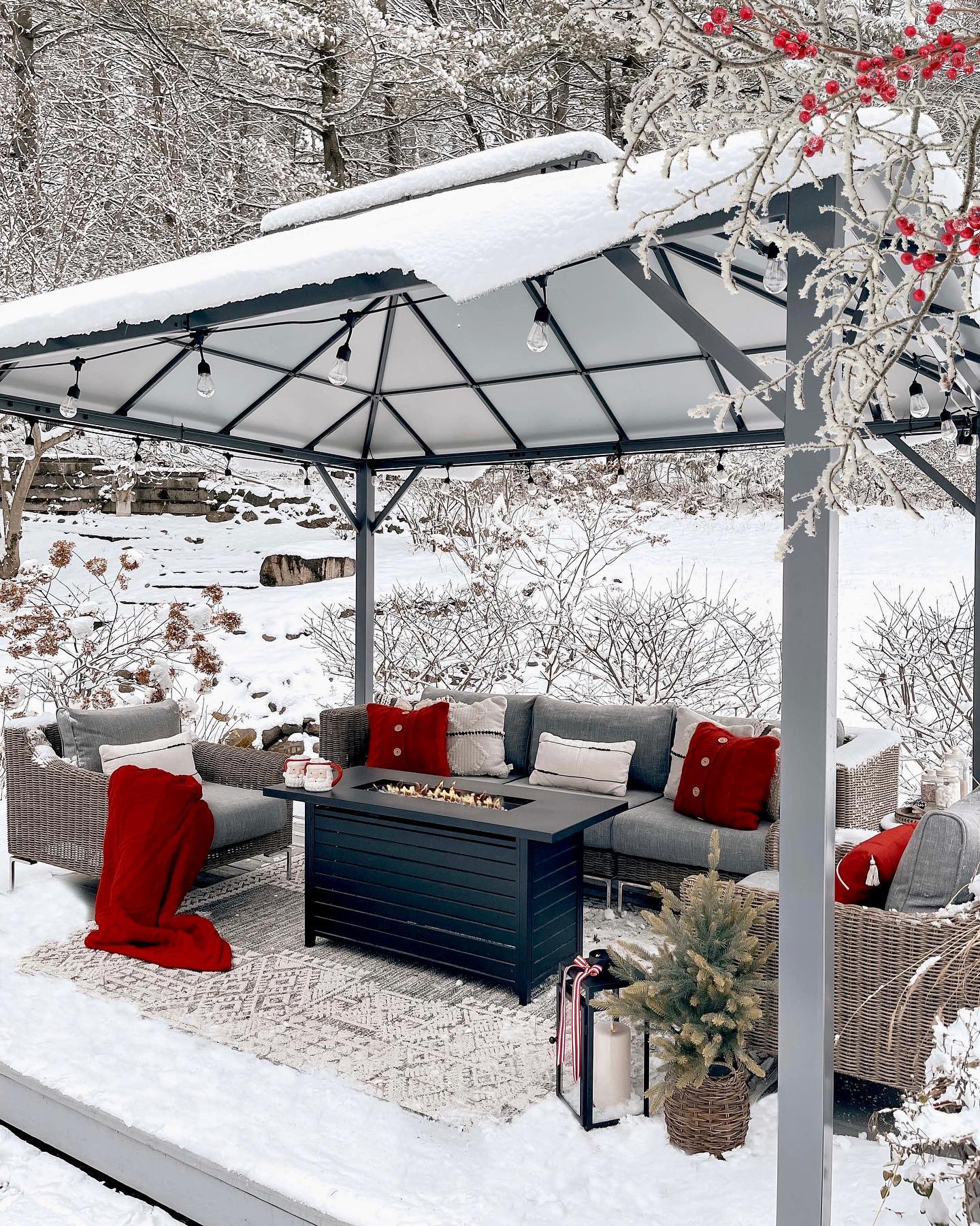 36 Outdoor Christmas Decorations That Will Transform Your Home Into a ...
