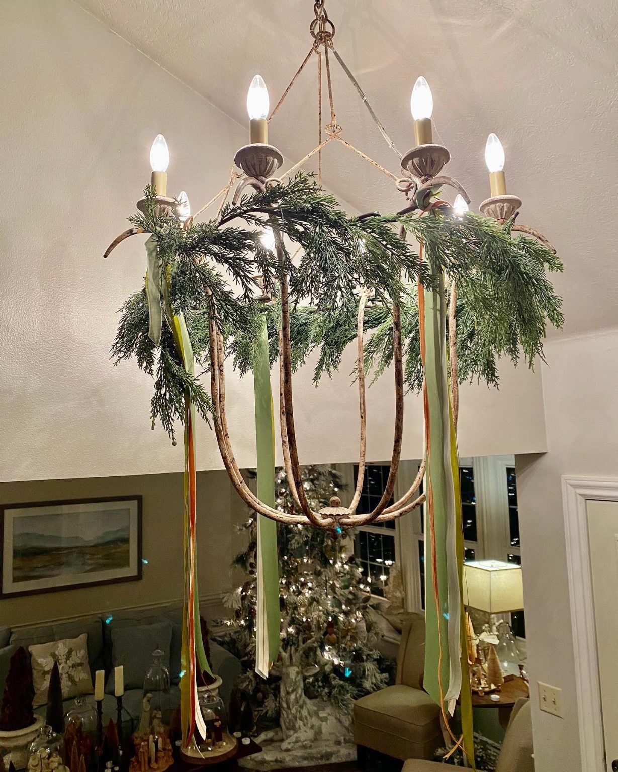 26 Christmas Chandelier Decor Ideas: Transform Your Home with Festive ...