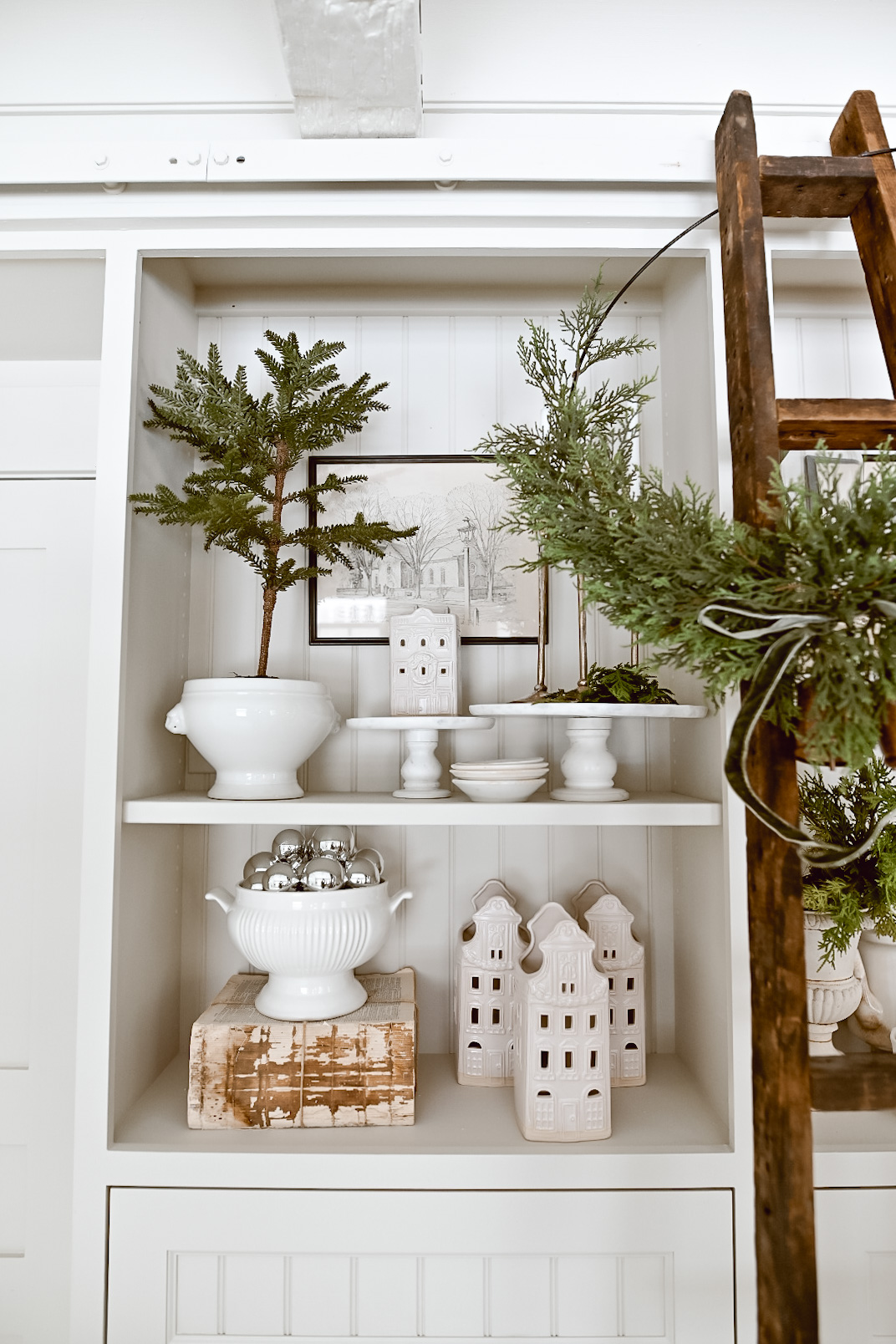 25 Christmas Shelf Decor Ideas to Transform Your Home into a Festive ...