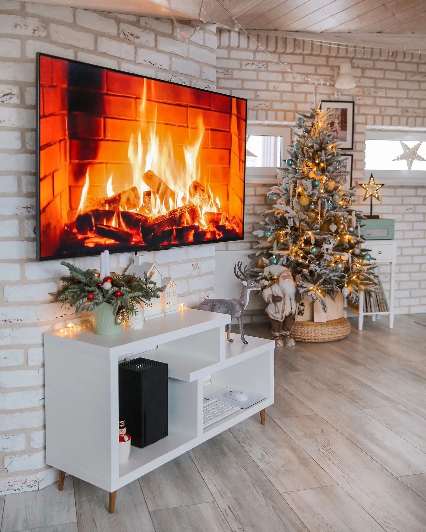 25 Apartment Christmas Decor Ideas for a Cozy and Stylish Holiday ...