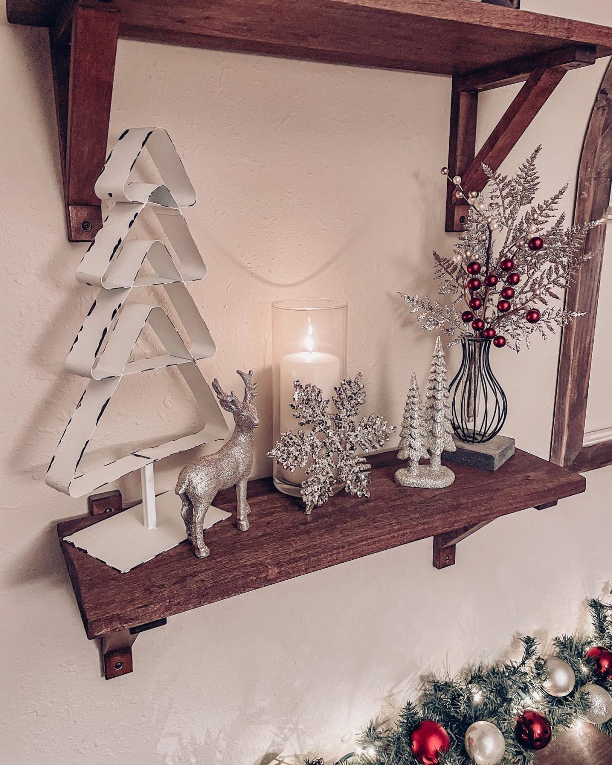 25 Christmas Shelf Decor Ideas to Transform Your Home into a Festive ...