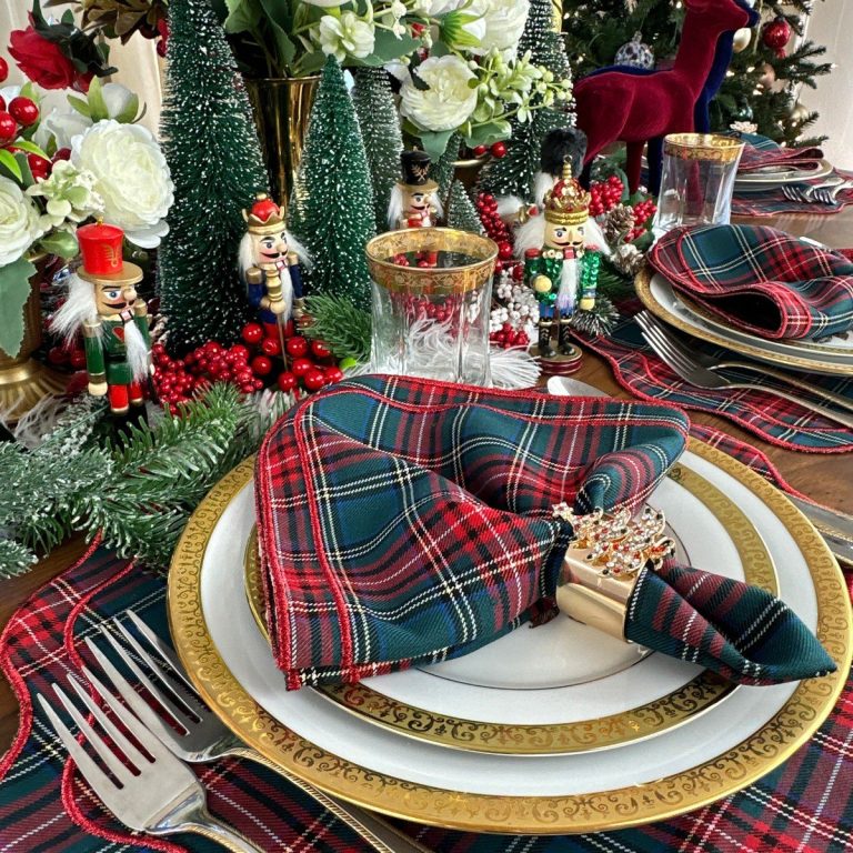 33 Christmas Table Decor Ideas for 2025: Elegant, Festive, and DIY ...