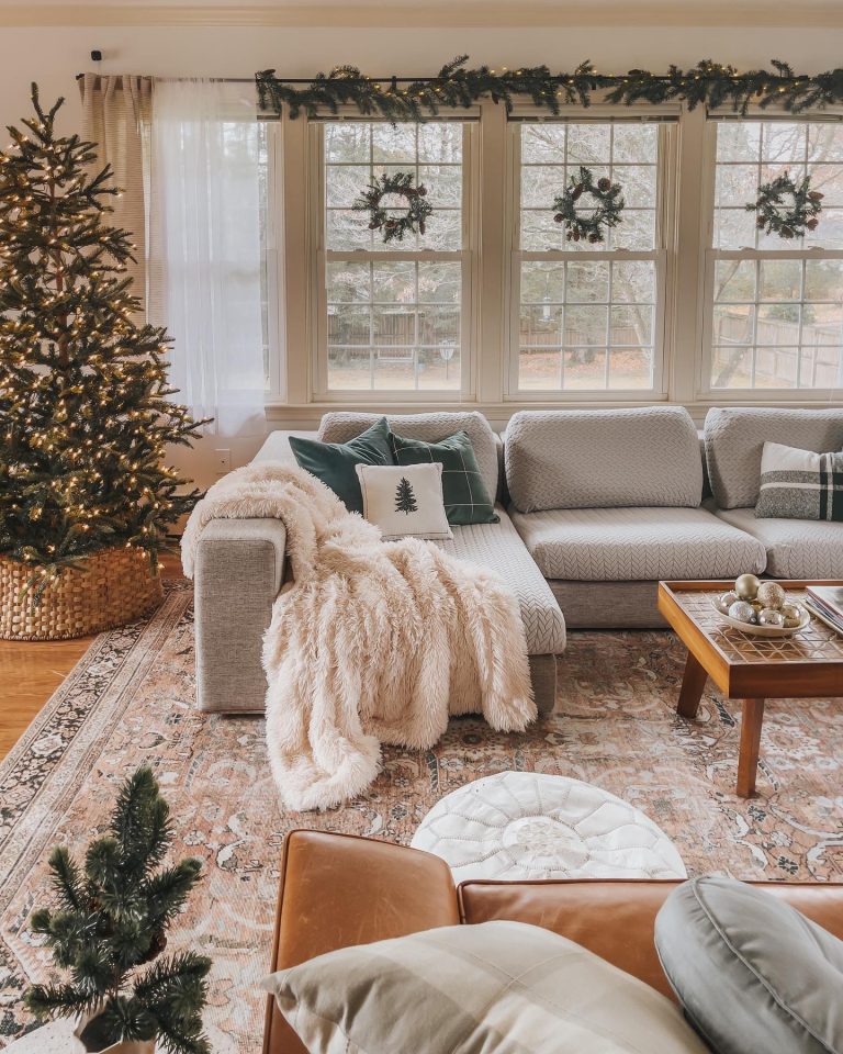 25 Apartment Christmas Decor Ideas for a Cozy and Stylish Holiday ...