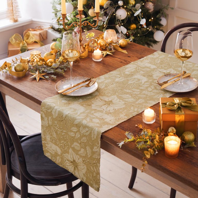26 Christmas Table Runner Ideas to Transform Your Holiday Table into a ...