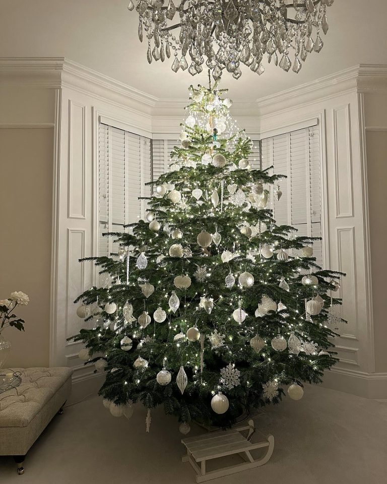 23 Christmas Decor Trends 2025: Cozy, Modern, and Timeless Styles for a ...
