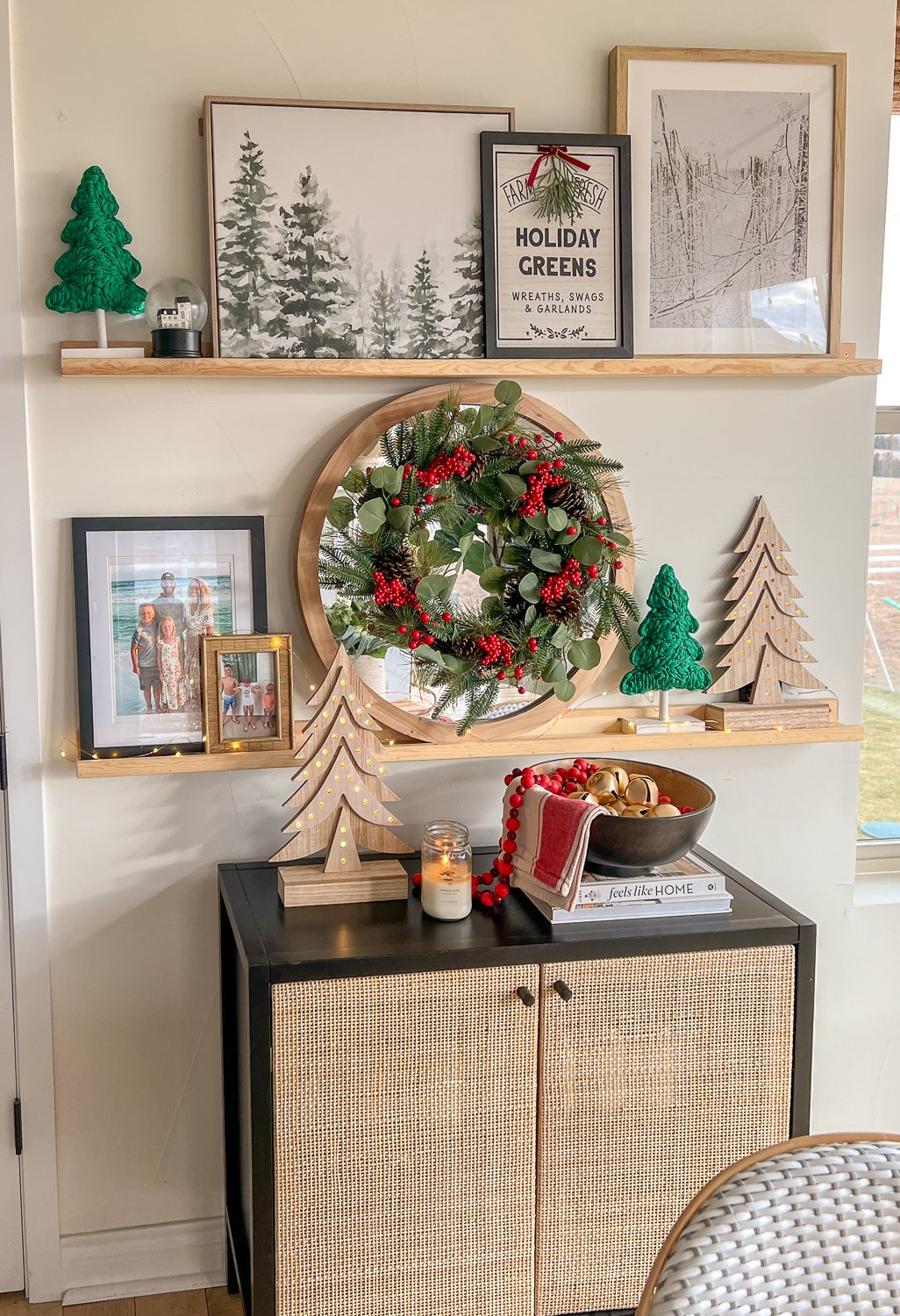 25 Christmas Shelf Decor Ideas to Transform Your Home into a Festive ...