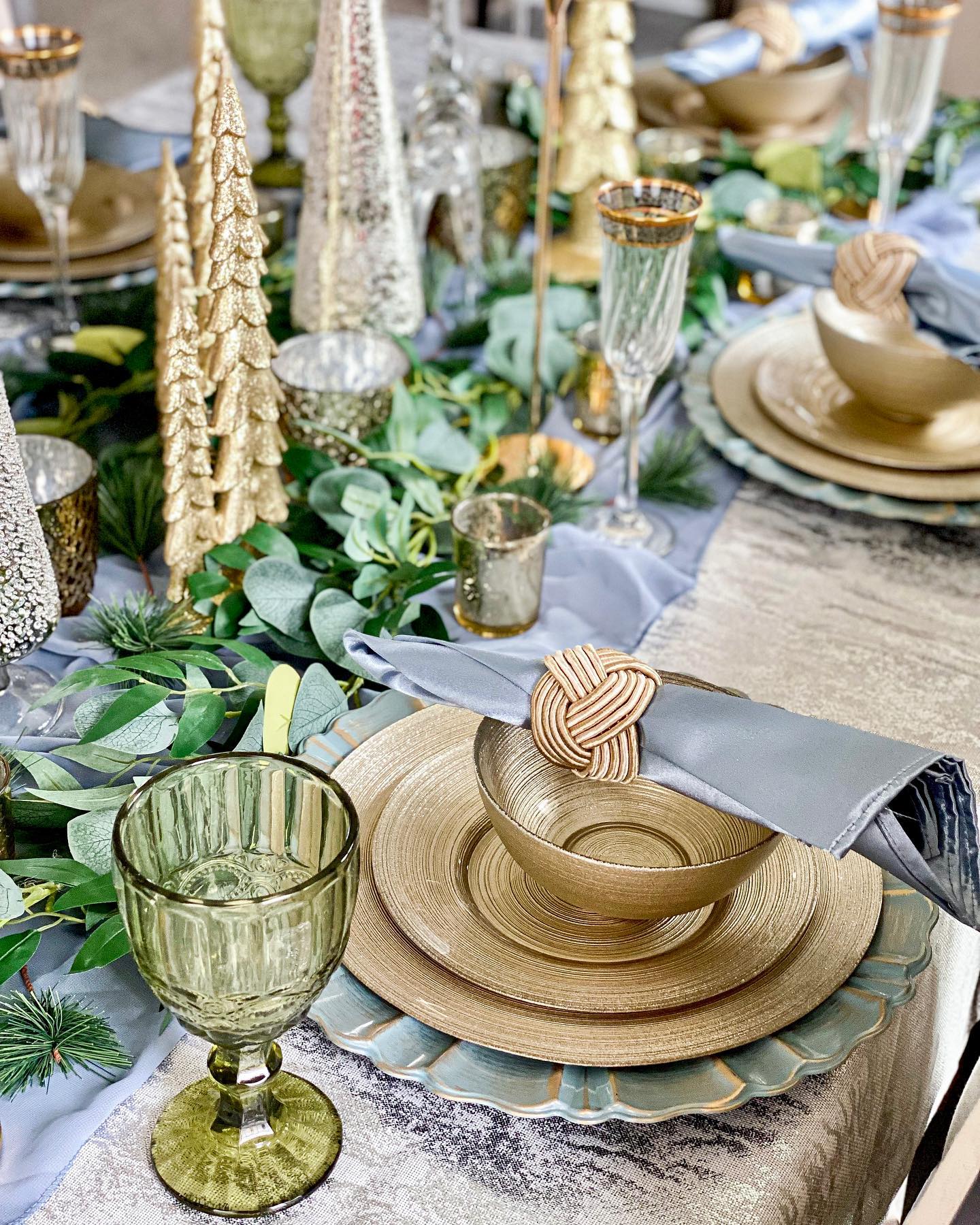 33 Christmas Table Decor Ideas for 2025: Elegant, Festive, and DIY ...
