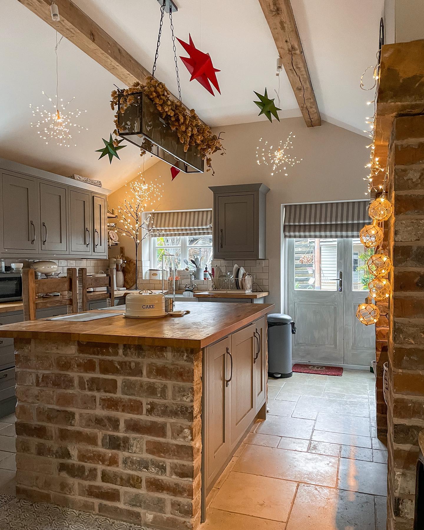 34 Christmas Kitchen Decor Ideas to Transform Your Space into a Festive ...