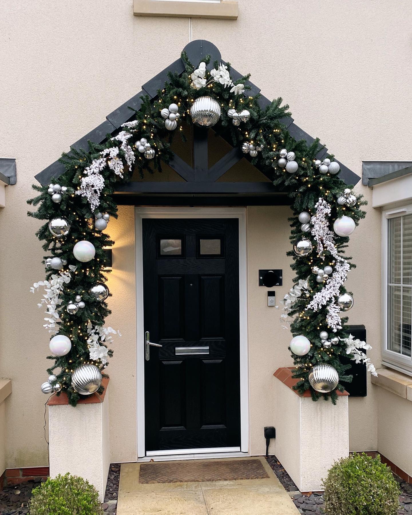 37 Christmas Door Decorations That Will Make Your Home the Most Festive ...
