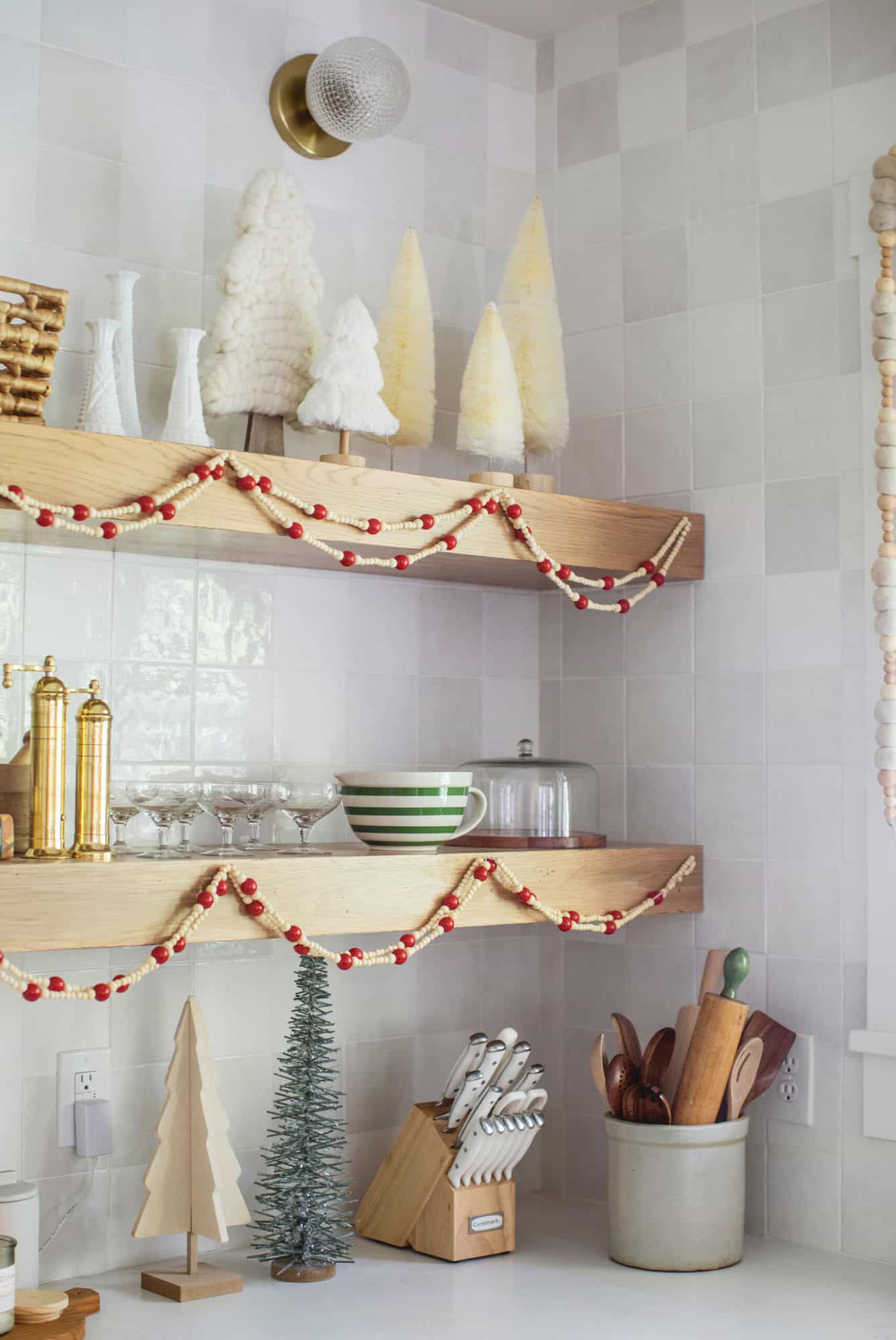 25 Christmas Shelf Decor Ideas to Transform Your Home into a Festive ...