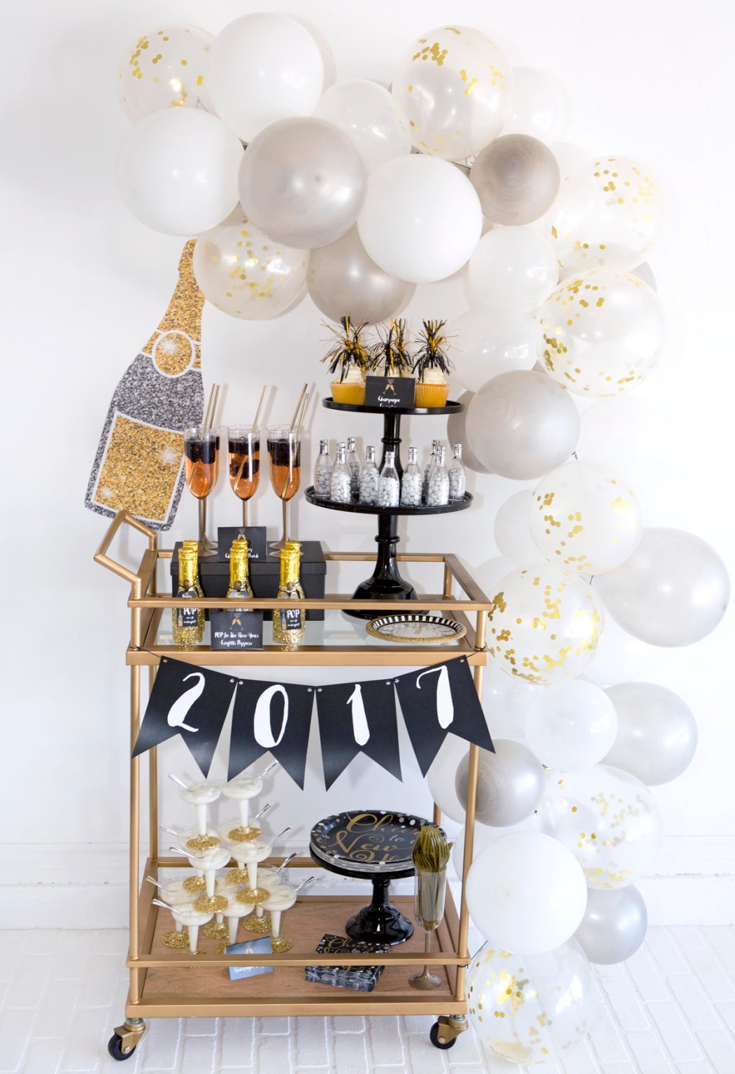 24 New Year's Eve Party Decorations to Make Your Celebration ...