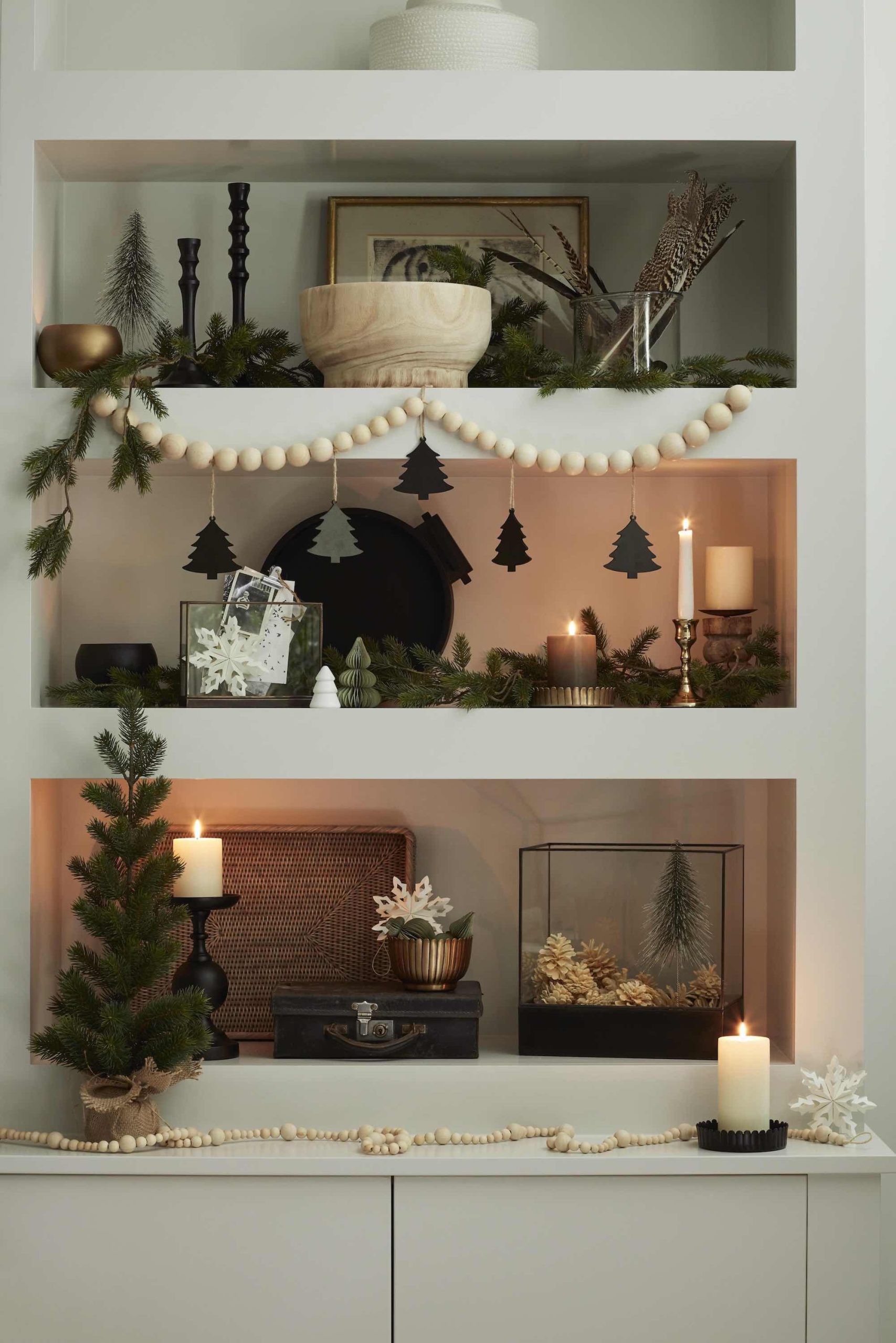 25 Christmas Shelf Decor Ideas to Transform Your Home into a Festive ...