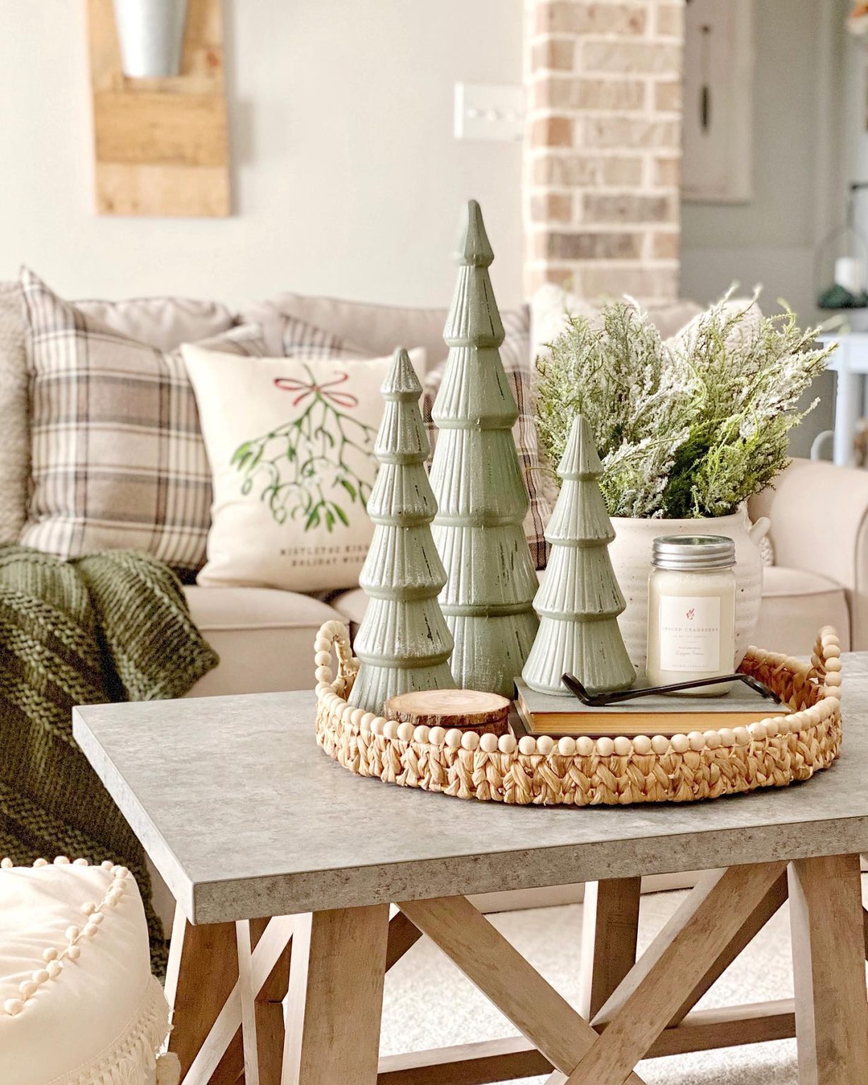 Transform Your Space: 24 Christmas Coffee Table Decor Ideas to Elevate ...
